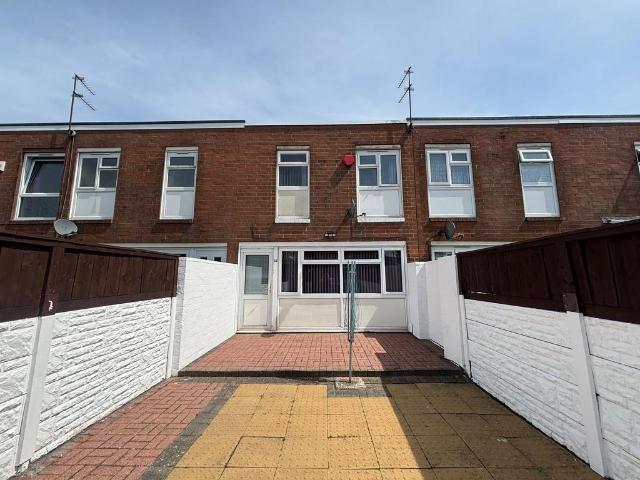 Queens Close, SMETHWICK 3 bed terraced house to rent £1,300 pcm £300 pw