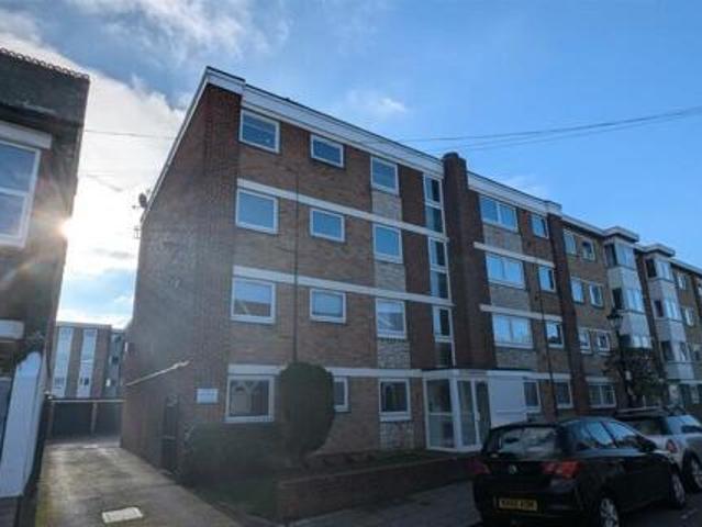 Queens Close, The Retreat, 2 Bedroom Flat