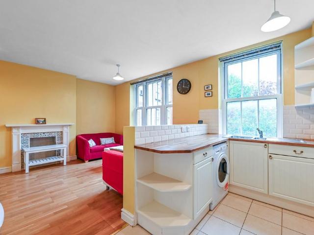 Queens Crescent, Belsize Park. 2 bed flat to rent £2,650 pcm £612 pw