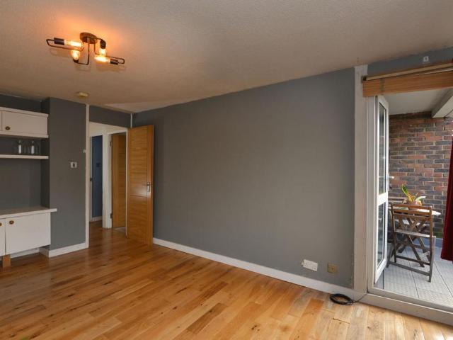 Queens Crescent, London NW5 1 bed flat to rent £1,800 pcm £415 pw