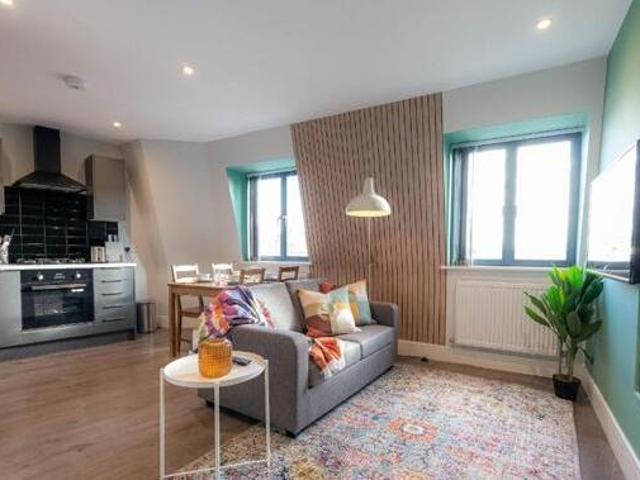 Queens Crescent, London, 4 Bedroom Apartment