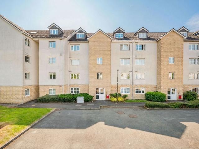 Queens Crescent, Livingston EH54, 2 bed flat to rent, £900 pcm | PrimeLocation