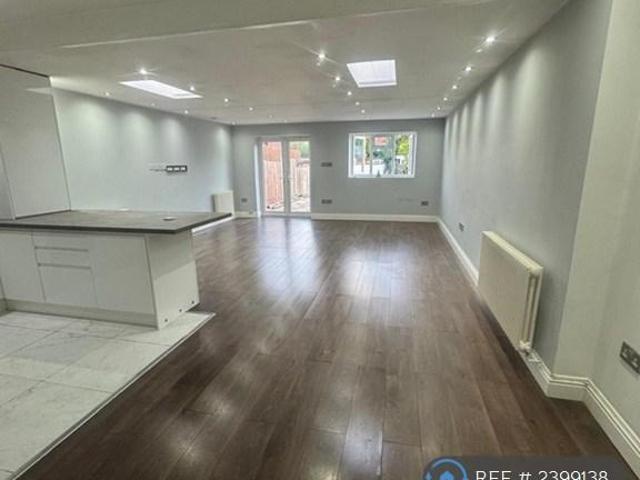 Queens Avenue, Greenford, UB6 5 bed terraced house to rent £2,850 pcm £658 pw