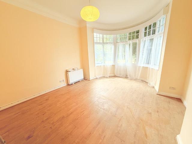 Queens Avenue, London N10 1 bed flat to rent £1,733 pcm £400 pw
