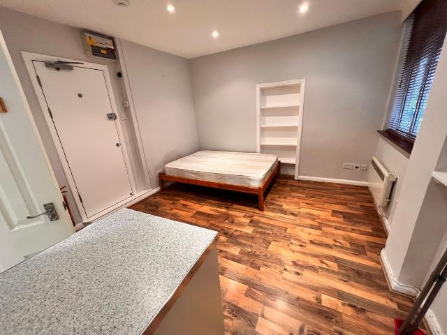 Queens Avenue, London N10, Studio to rent, £1,062 pcm | PrimeLocation