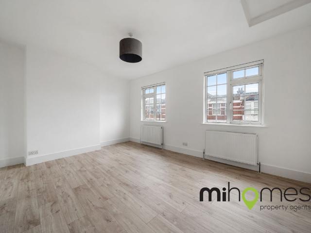 Queens Avenue, London N21, 2 bed flat to rent, £1,800 pcm | PrimeLocation