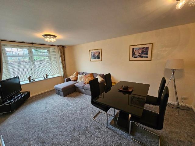 Queen's Avenue, West End, Aberdeen AB15, 2 bed flat to rent, £800 pcm | PrimeLocation