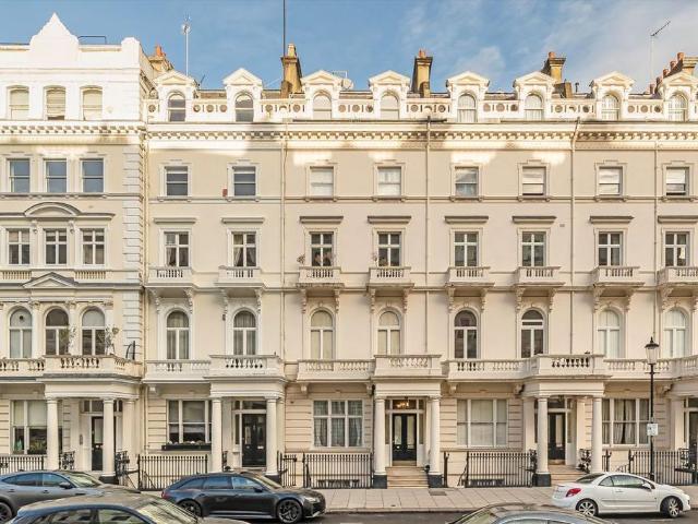 Queens Gate Terrace, London SW7 3 bed flat to rent £7,000 pcm £1,615 pw