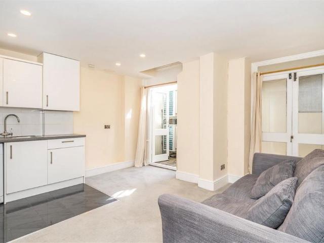 Queen's Gate Terrace, London SW7 1 bed flat to rent £2,097 pcm £484 pw