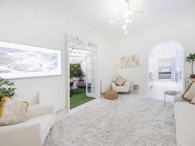Queen's Gate Terrace, London SW7 2 bed flat to rent £3,700 pcm £854 pw