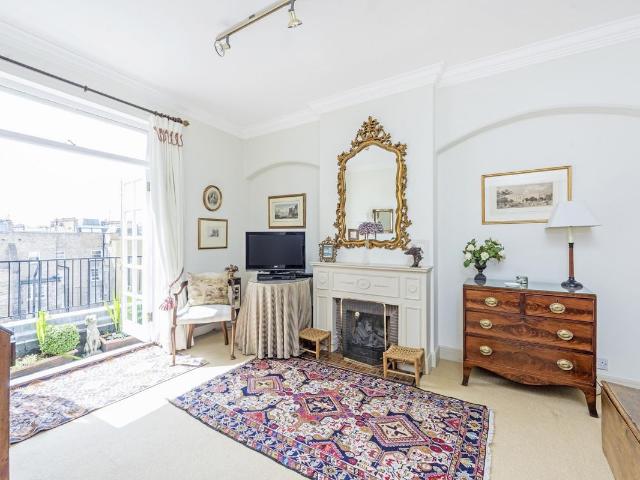 Queen's Gate Terrace, South Kensington SW7, Studio to rent, £2,200 pcm | PrimeLocation