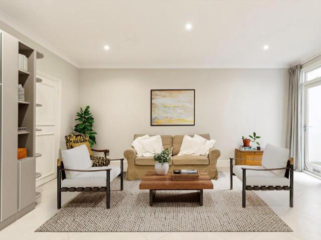 Queens Gate Terrace, South. Studio to rent £2,249 pcm £519 pw