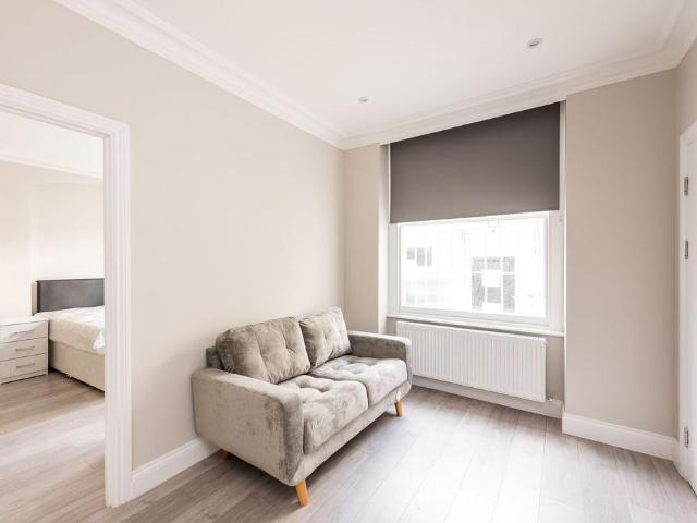 Queen's Gate Terrace, South. 2 bed flat to rent £5,417 pcm £1,250 pw