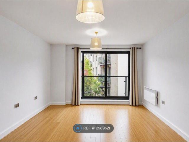 Queens Gate, Watford WD17, 2 bed flat to rent, £1,850 pcm | PrimeLocation