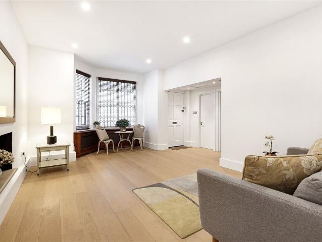 Queen's Gate Gardens, London SW7, 2 bed flat to rent, £3,575 pcm | PrimeLocation