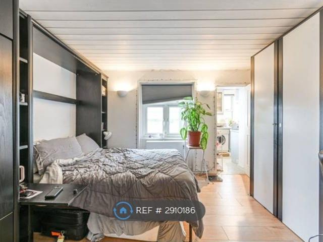 Queen's Gate Gardens, London SW7, Studio to rent, £1,895 pcm | PrimeLocation