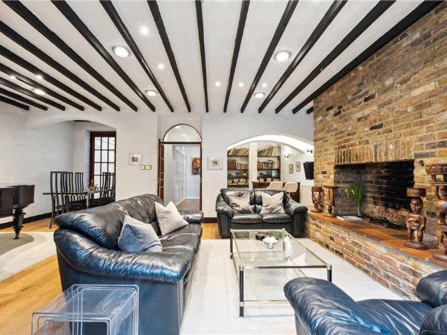 Queens Gate Gardens, South. 3 bed apartment to rent £8,450 pcm £1,950 pw