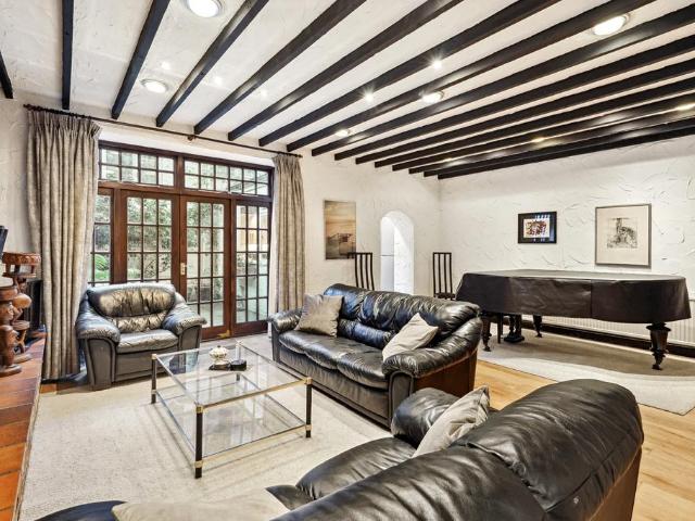 Queens Gate Gardens, South. 3 bed flat to rent £8,450 pcm £1,950 pw