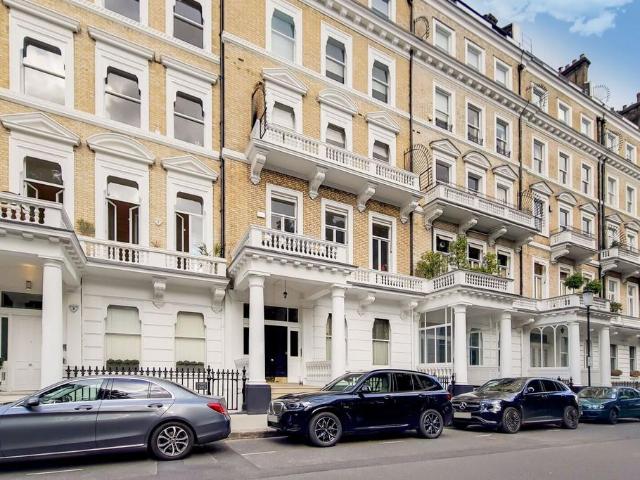 Queens Gate Gardens, South. 3 bed flat to rent £19,500 pcm £4,500 pw