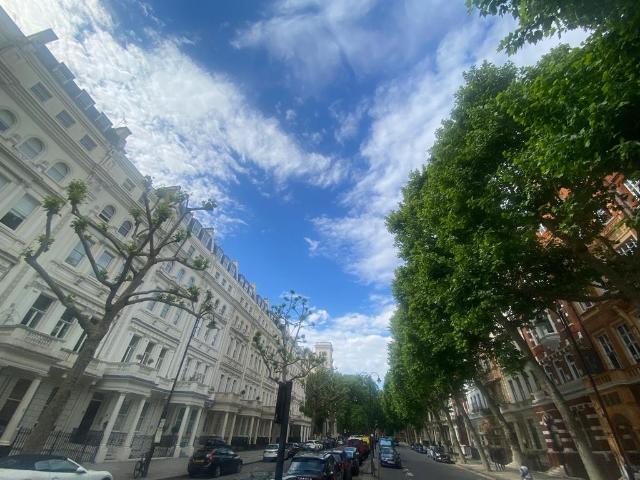 Queen's Gate, London. SW7 Studio to rent £1,777 pcm £410 pw