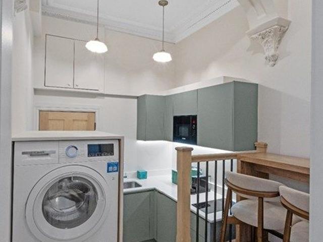 Queen's Gate, London SW7, Studio to rent, £3,467 pcm | PrimeLocation