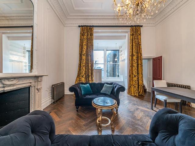 Queen's Gate London SW7 Studio to rent £2,990 pcm £690 pw