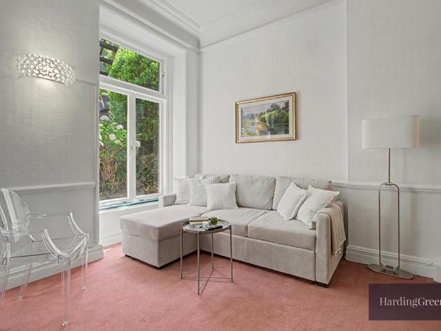 Queen's Gate, London, SW7 1 bed apartment to rent £2,700 pcm £623 pw