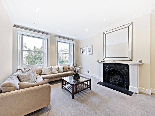 Queen's Gate, London, SW7 2 bed apartment to rent £3,987 pcm £920 pw