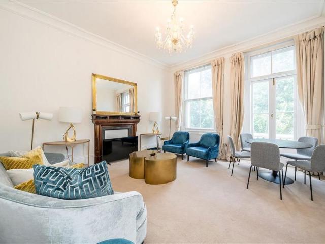 Queen's Gate, London SW7 2 bed flat £3,900 pcm £900 pw