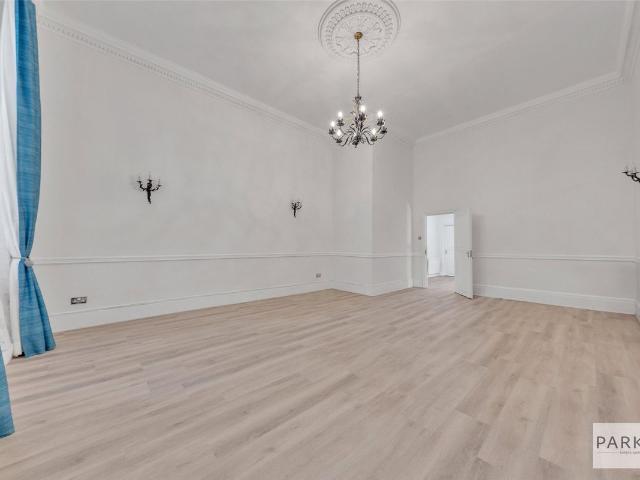 Queen's Gate, London SW7, 3 bed flat to rent, £6,000 pcm | PrimeLocation