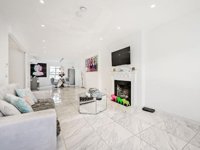 Queen's Gate, London SW7, 3 bed flat to rent, £9,100 pcm | PrimeLocation