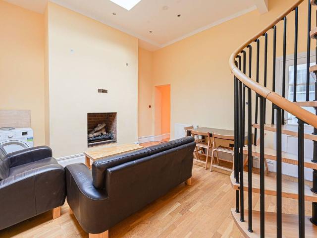 Queens Gate, South Kensington, London SW7, 4 bed flat to rent, £7,800 pcm | PrimeLocation