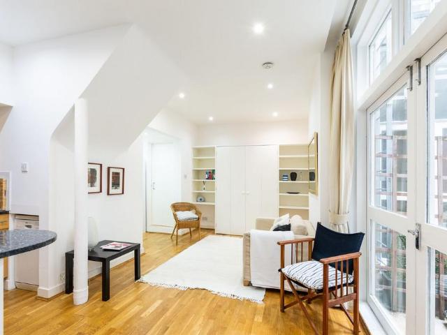 Queens Gate, South Kensington. Studio to rent £2,059 pcm £475 pw