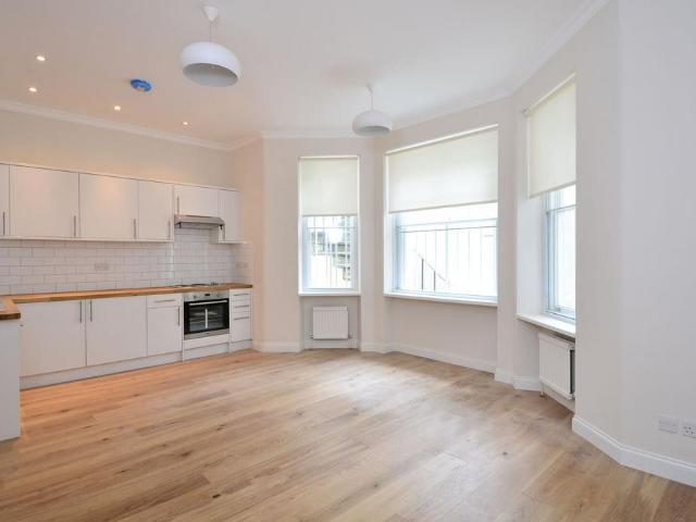 Queens Gate, South Kensington. 2 bed flat to rent £3,034 pcm £700 pw