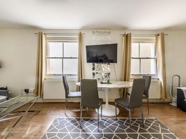 Queens Gate, South Kensington. 2 bed flat to rent £3,575 pcm £825 pw