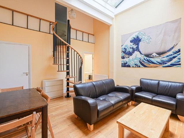 Queens Gate, South Kensington. 4 bed flat to rent £5,200 pcm £1,200 pw