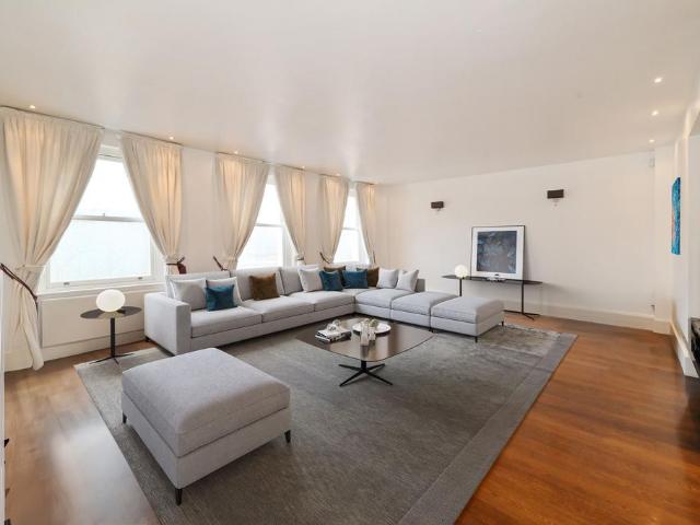 Queen's Gate, SW7 4 bed apartment to rent £8,992 pcm £2,075 pw