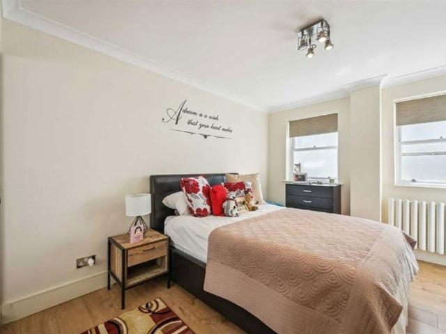 Queen's Gate, SW7, London