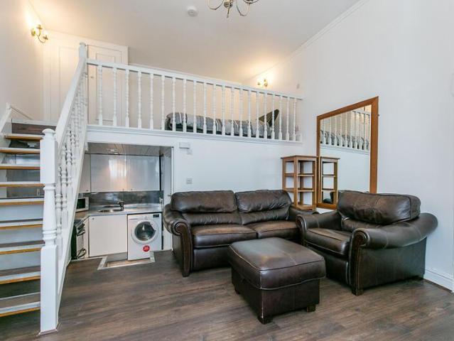 Queen's Gate, SW7 Studio to rent £1,895 pcm £437 pw