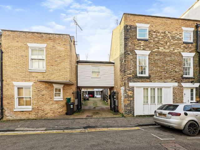 Queens Gardens, Dover CT17, 2 bed flat to rent, £975 pcm | PrimeLocation