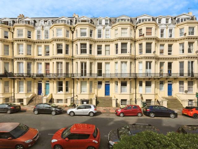 Queens Gardens, Eastbourne BN21, 2 bed flat to rent, £1,200 pcm | PrimeLocation