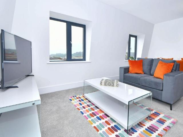 Queens Gardens, Newcastle under Lyme 2 bed apartment to rent £1,205 pcm £278 pw