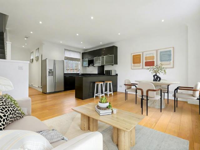 Queens Grove, London NW8 4 bed terraced house to rent £5,798 pcm £1,338 pw