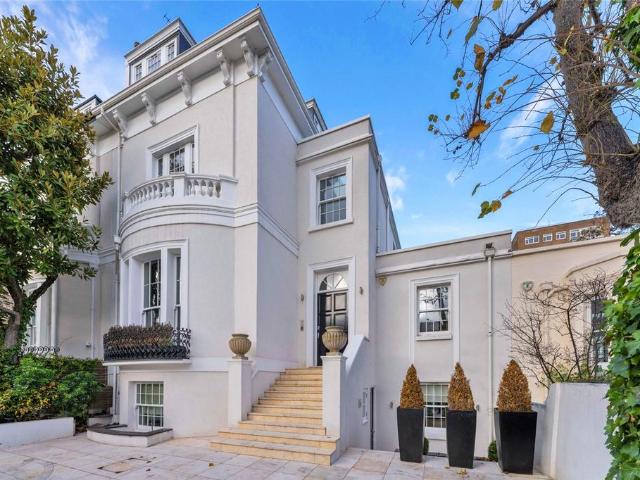 Queens Grove, St John's Wood, London. 5 bed semi detached house to rent £35,750 pcm £8,250 pw