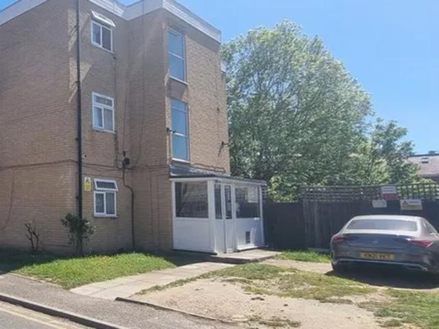 Queens Drive, London, E10 7HW, United Kingdom | 2 bed apartment for rent #114906822 | Rentberry