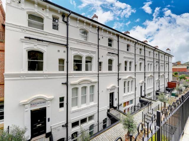 Queens Drive, Malvern WR14 2 bed apartment to rent £1,495 pcm £345 pw
