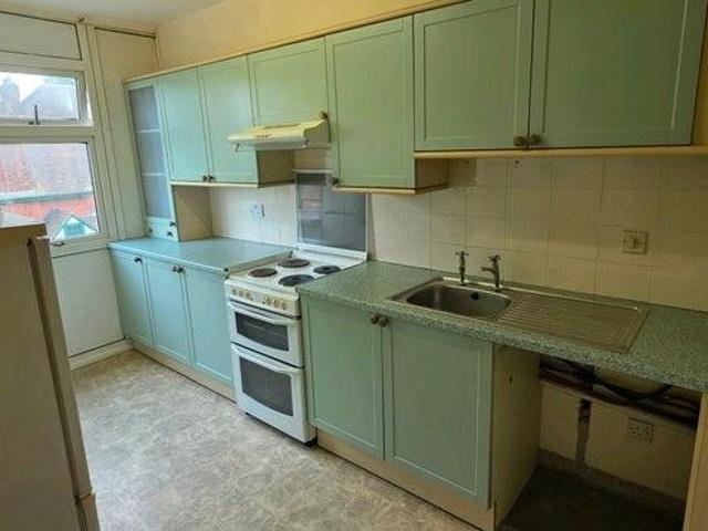 Queens Drive, Stockport, SK4 1 bed flat to rent £1,095 pcm £253 pw