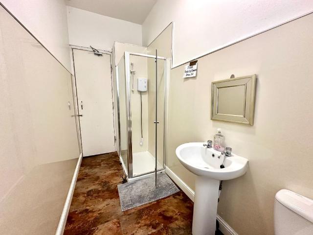 Queens Drive Room 4, Queens Park, Glasgow, G42 8QN