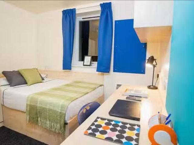 Queen's Hospital Close Classic En Suite