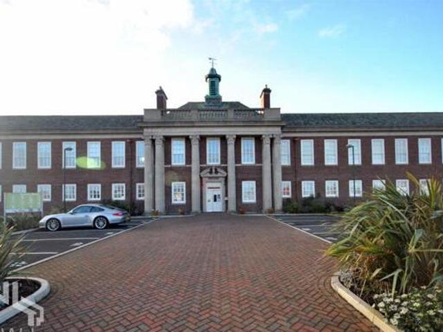 Queens Manor, Bailey Avenue, 3 Bedroom Flat